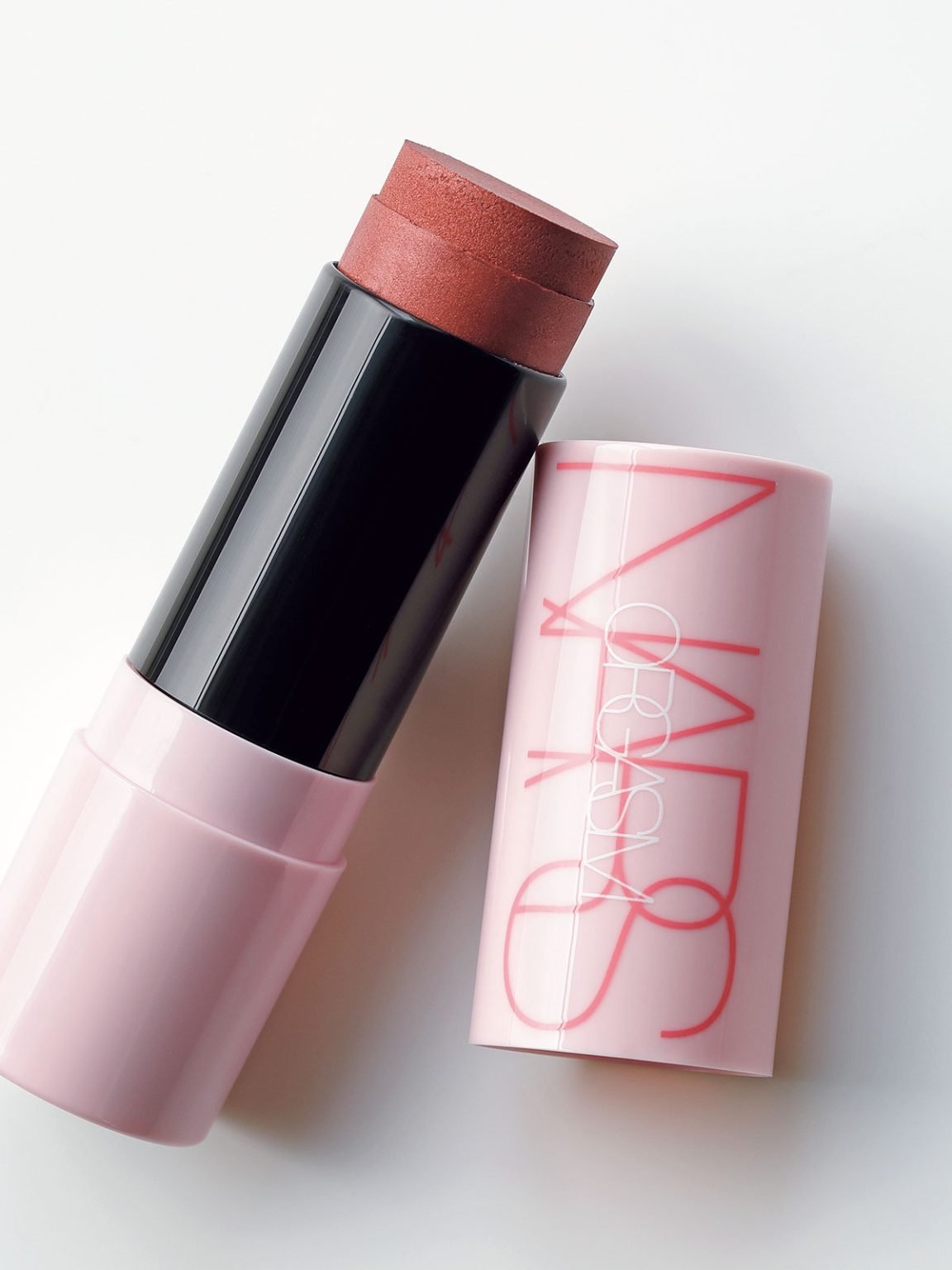 奇跡の66歳・天野佳代子が選ぶ今季の新作チーク【カヨッキズム volume.38】 | 美的.com