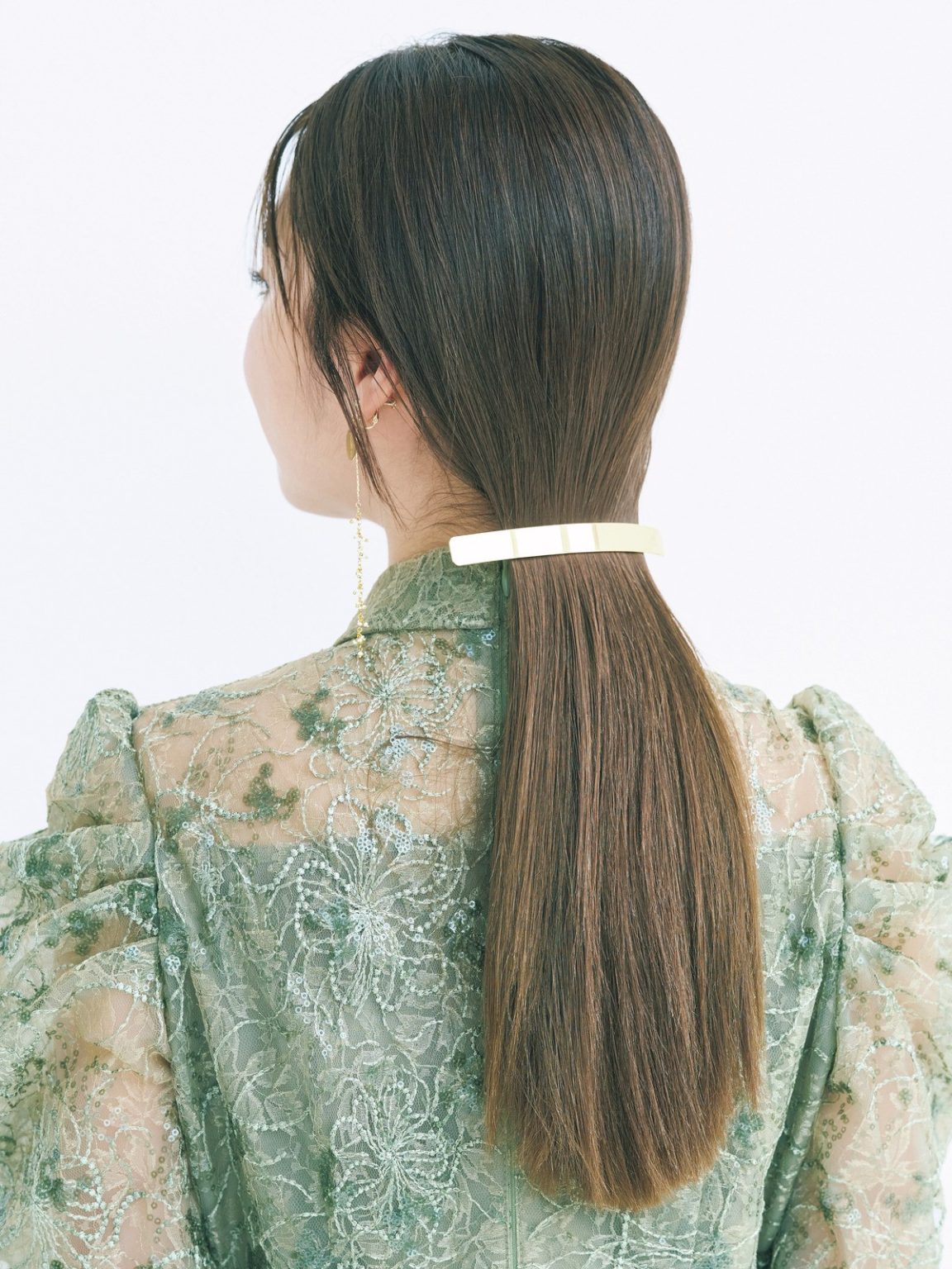「ストレートヘア」の巻かない簡単ヘアアレンジ【24選】 | 美的.com